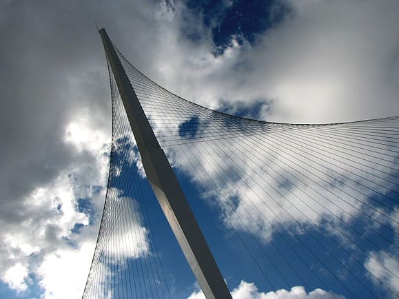 גשר המיתרים בכניסה לעיר - All About Jerusalem