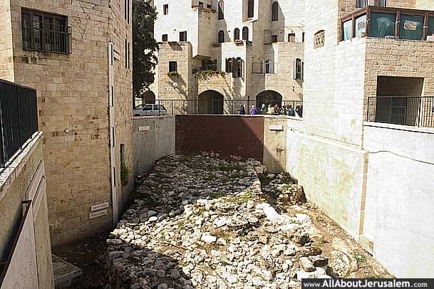 Broad Wall of the Israelite Period - All About Jerusalem